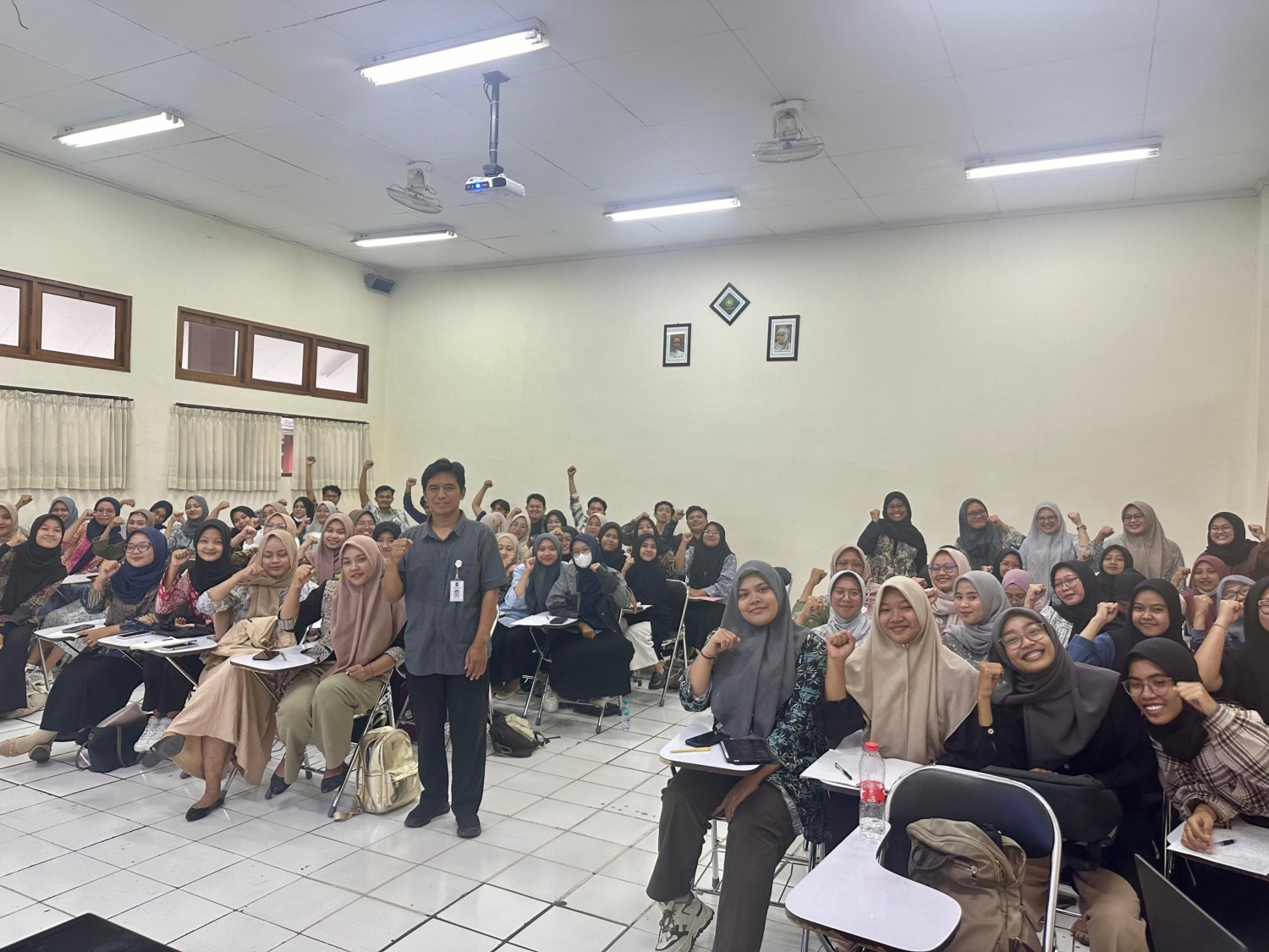 Kuliah Tamu Praktisi Rumah Sakit: Implementasi Farmakoterapi dan Kimia ...